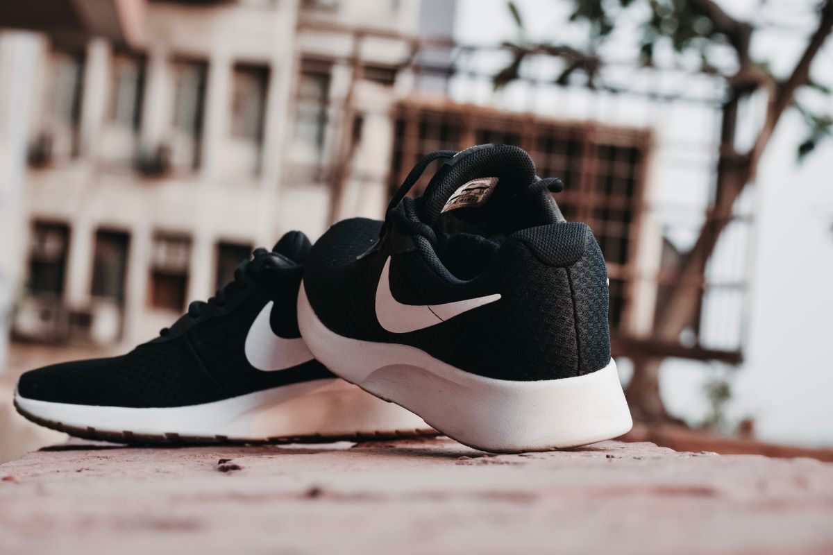 Cum a apărut logoul Nike. Creatorul a primit 35 de dolari